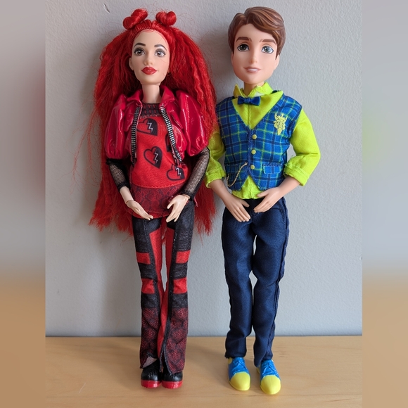 Disney | Toys | Disney Descendants Red Rise Of Red Doll Neon Lights ...